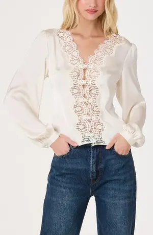 Astr The Label Benote Lace Top