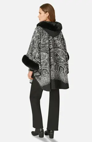 YUMI Paisley Print Faux Fur Trim Cape