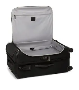 Tumi Medium Voyageur Léger Check-in Suitcase