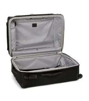 Tumi Medium Voyageur Léger Check-in Suitcase
