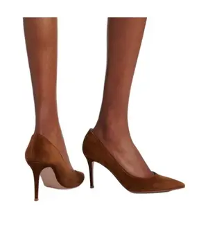 GIANVITO ROSSI Solid Color Suede Pumps