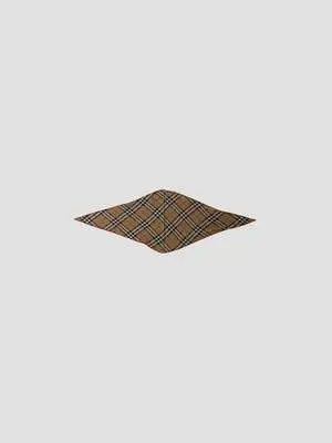 Burberry Elegant Scarf - Sand
