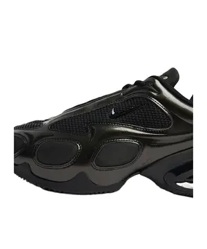 Nike Minimal Low Top Sneakers