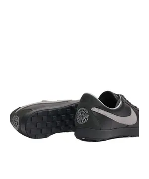 Nike Minimal Lowtop Sneakers