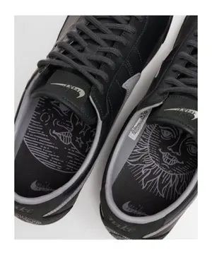 Nike Minimal Lowtop Sneakers