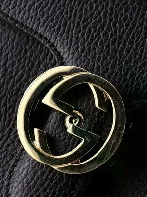 Gucci Interlocking Leather Shoulder Bag - Black