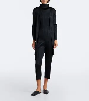 Issey Miyake Cropped Pleated Slim Pants - Black