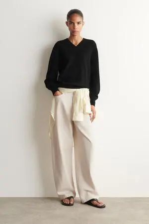 Cos Sculpted Cashmere V-neck Sweater - Black