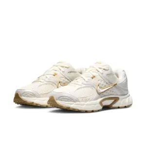 Nike V5 Rnr Shoes With Reflective Accents