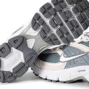 Nike Runner-style Trainers - White