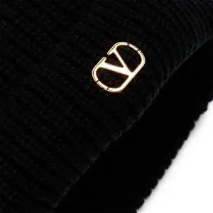 Valentino Garavani Solid Color Knitted Beanie