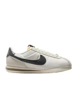 Nike Retro Low Top Casual Sneakers - White