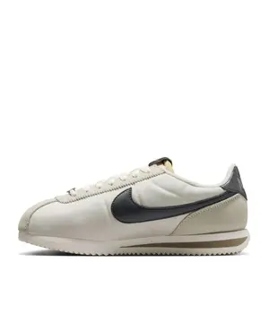 Nike Retro Low Top Casual Sneakers - White