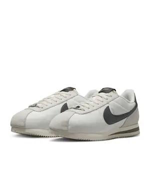 Nike Retro Low Top Casual Sneakers - White