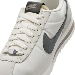 Nike Retro Low Top Casual Sneakers - White