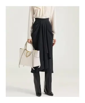Givenchy Medium The Snatch Bag In Grained Leather