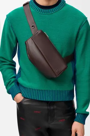 Loewe Puzzle Featherlight Sling Bag In Nappa Lambskin - Deep Chestnut