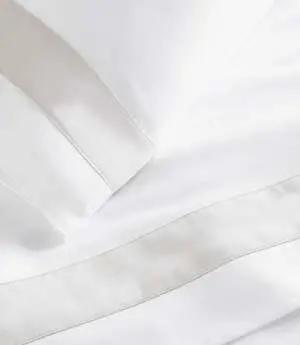 PEACOCK ALLEY Soprano Trim Sateen Pillowcases - Platinum