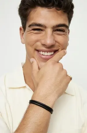 UNODE50 Black Leather Bracelet With Closure