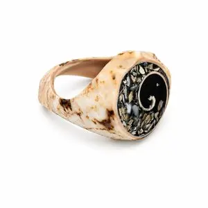 BELLUS DOMINA Brown / Black Black & Beige Seashell Spiral Ring