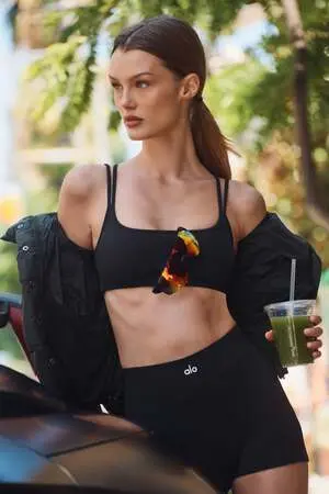 Alo Yoga Airbrush Aura Bra - Black
