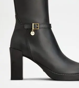 TOD'S Heeled Leather Ankle Boots With Buckle Detail