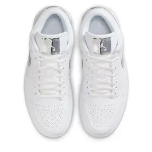 Nike Low Top Sneakers - No