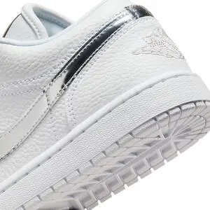 Nike Low Top Sneakers - No