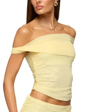 EDIKTED Raquela Twist Off Shoulder Ruched Top