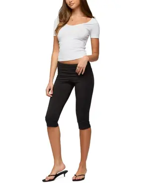 EDIKTED Loly Scoop Neck T-shirt