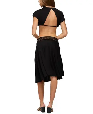 EDIKTED Kaylea Tie Front Backless Crop Top