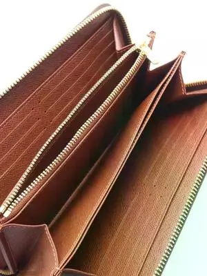 LOUIS VUITTON 2019 Zippy Wallet - Brown