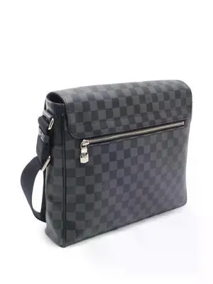 LOUIS VUITTON 2017 Mm District Messenger Bag