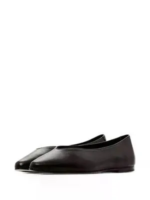 LOTTUSSE Bella Almond-toe Pumps