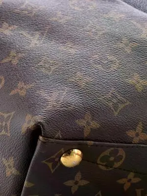 LOUIS VUITTON V Tote Monogram Canvas And Leather Mm Shoulder Bag