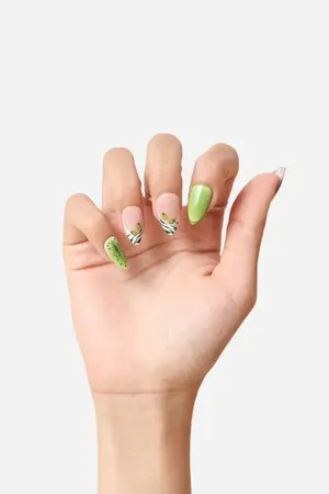 NEVER HAVE I EVER SHOP Zebratini Short Almond Press On Nails