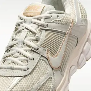Nike Zoom Vomero 5 Sneakers - No