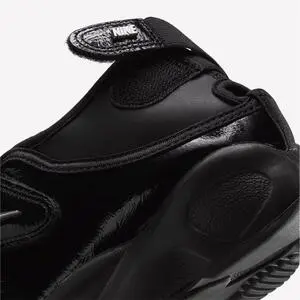 Nike Minimalist Lowtop Sneakers