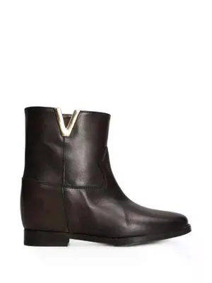JULIE DEE V-plaque Leather Boots - Brown