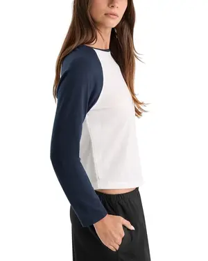 Good American The Long Sleeve Raglan Tee