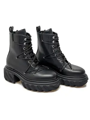 Off-White Round Toe Lace-up Boots