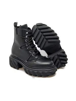 Off-White Round Toe Lace-up Boots