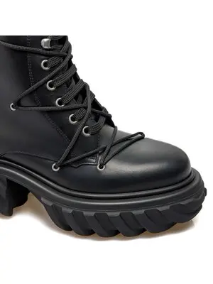 Off-White Round Toe Lace-up Boots