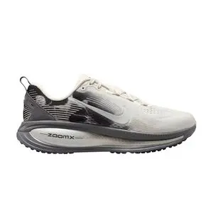Nike Vomero 18 Athletic Sneakers