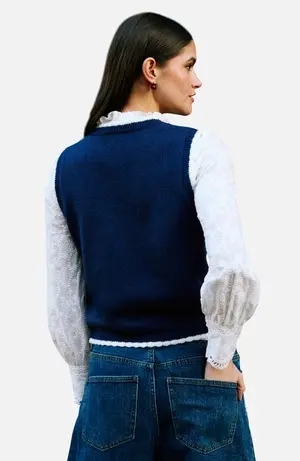 YUMI Embroidered Knitted Vest