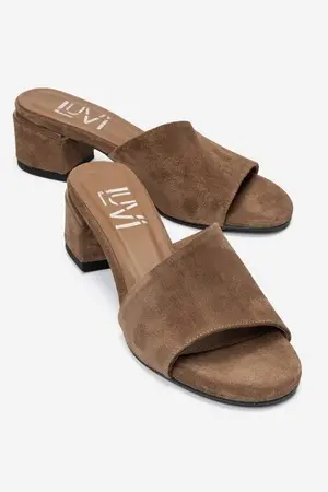 FOREVER & ALWAYS SHOES Delavie Leather Block Heel Sandal Cognac Suede
