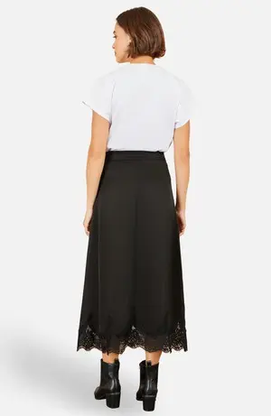 YUMI Lace Trim Satin Midi Skirt