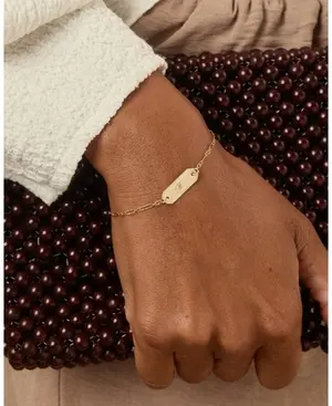 SET & STONES Cora Engraved Initial Bracelet - D