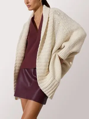Brochu Walker The Dante Shrug