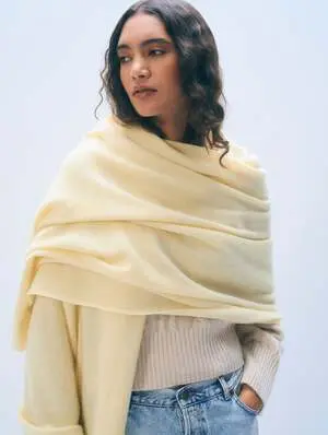 WHITE & WARREN White & Warren Cashmere Travel Wrap In Grey Heather Lemonade